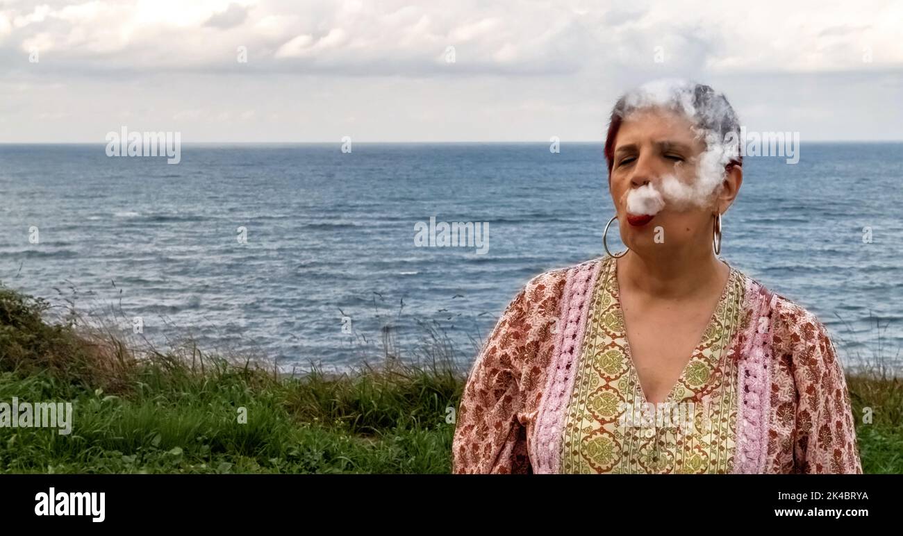 Cigarette sand hi-res stock photography and images - Alamy