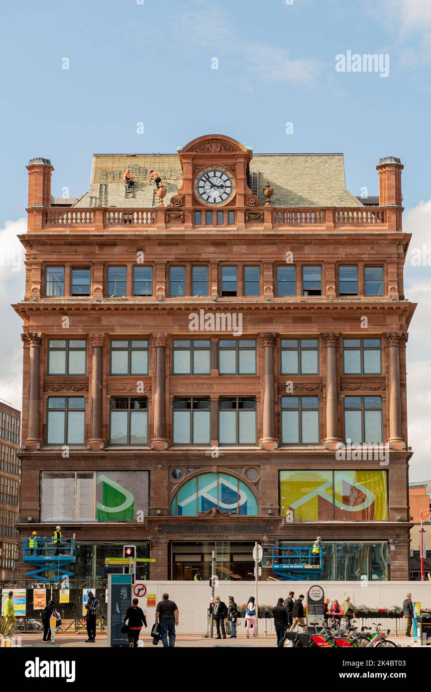 29th September 2022: Workers Completing the final stages of the Roof on ...