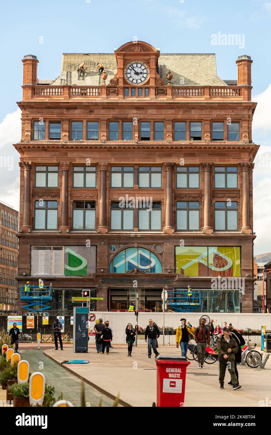 29th September 2022: Workers Completing the final stages of the Roof on ...