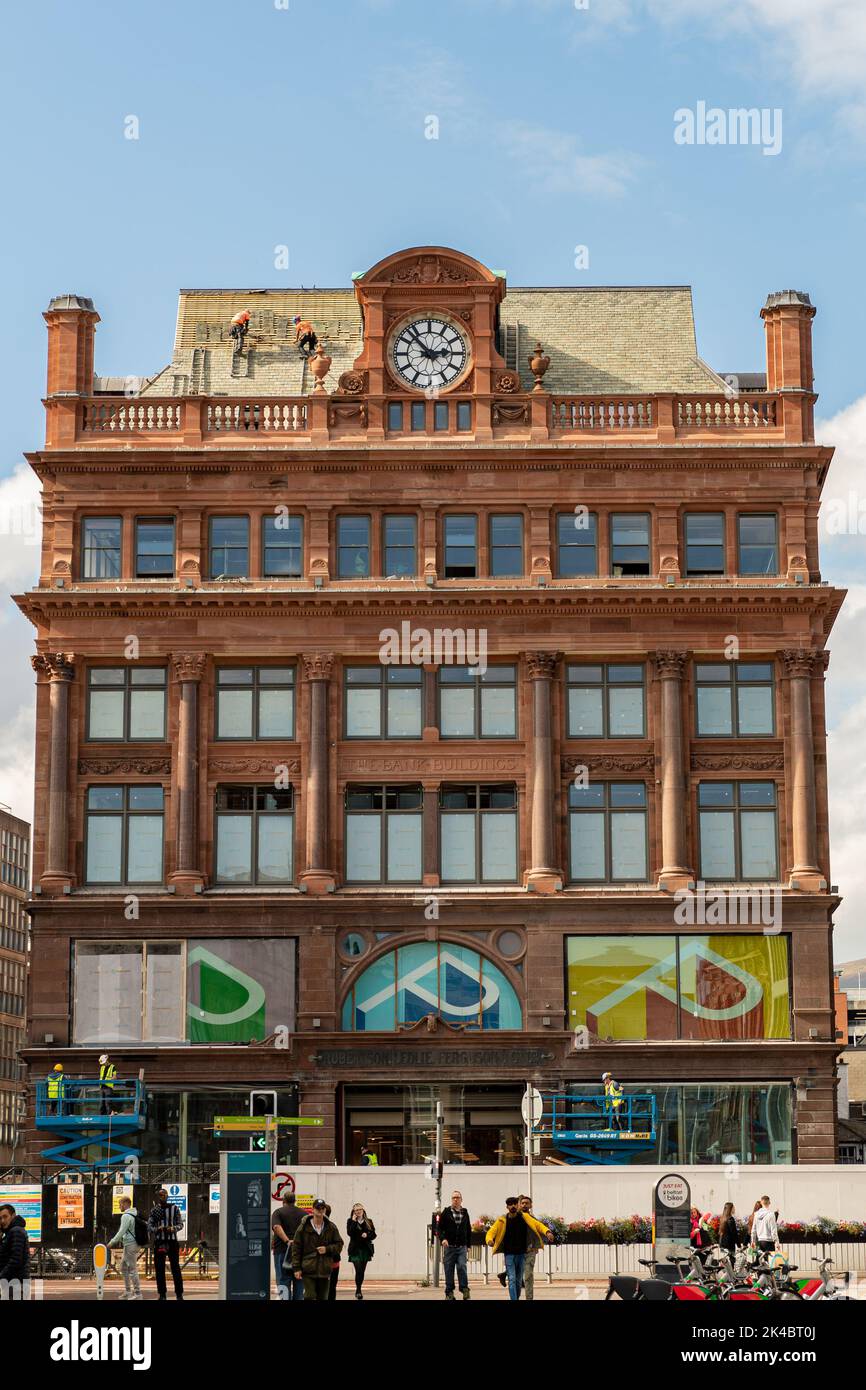 29th September 2022: Workers Completing the final stages of the Roof on ...