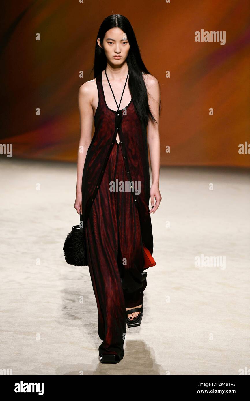Paris, France. 01st Oct, 2022. HERMÃ S SS23 runway during Paris fashion ...