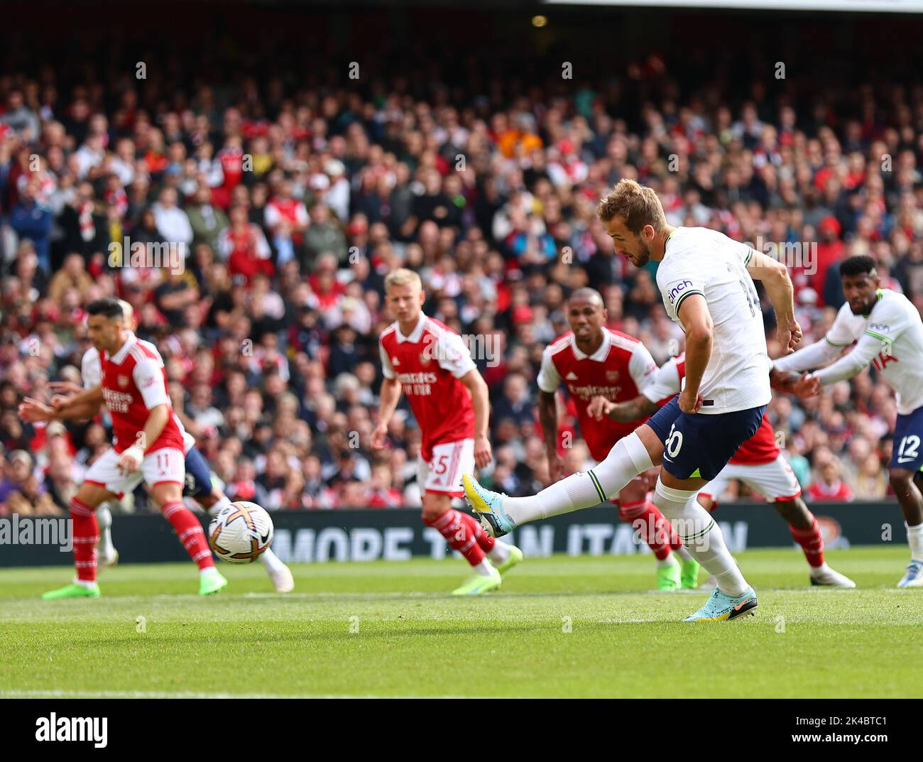 Harry kane goal arsenal hi-res stock photography and images - Alamy