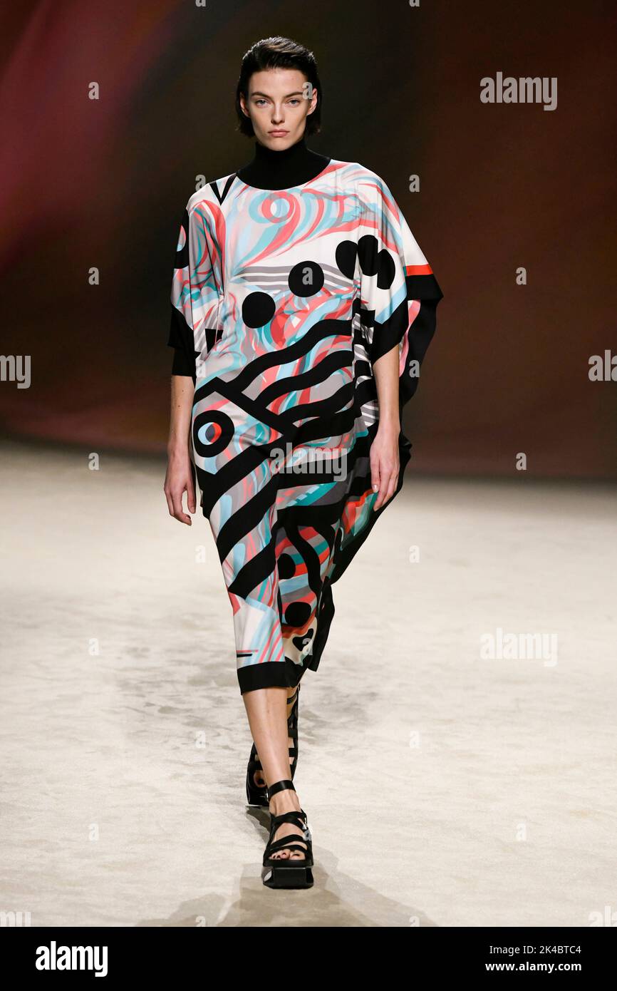 Paris, France. 01st Oct, 2022. HERMÃ S SS23 runway during Paris fashion ...