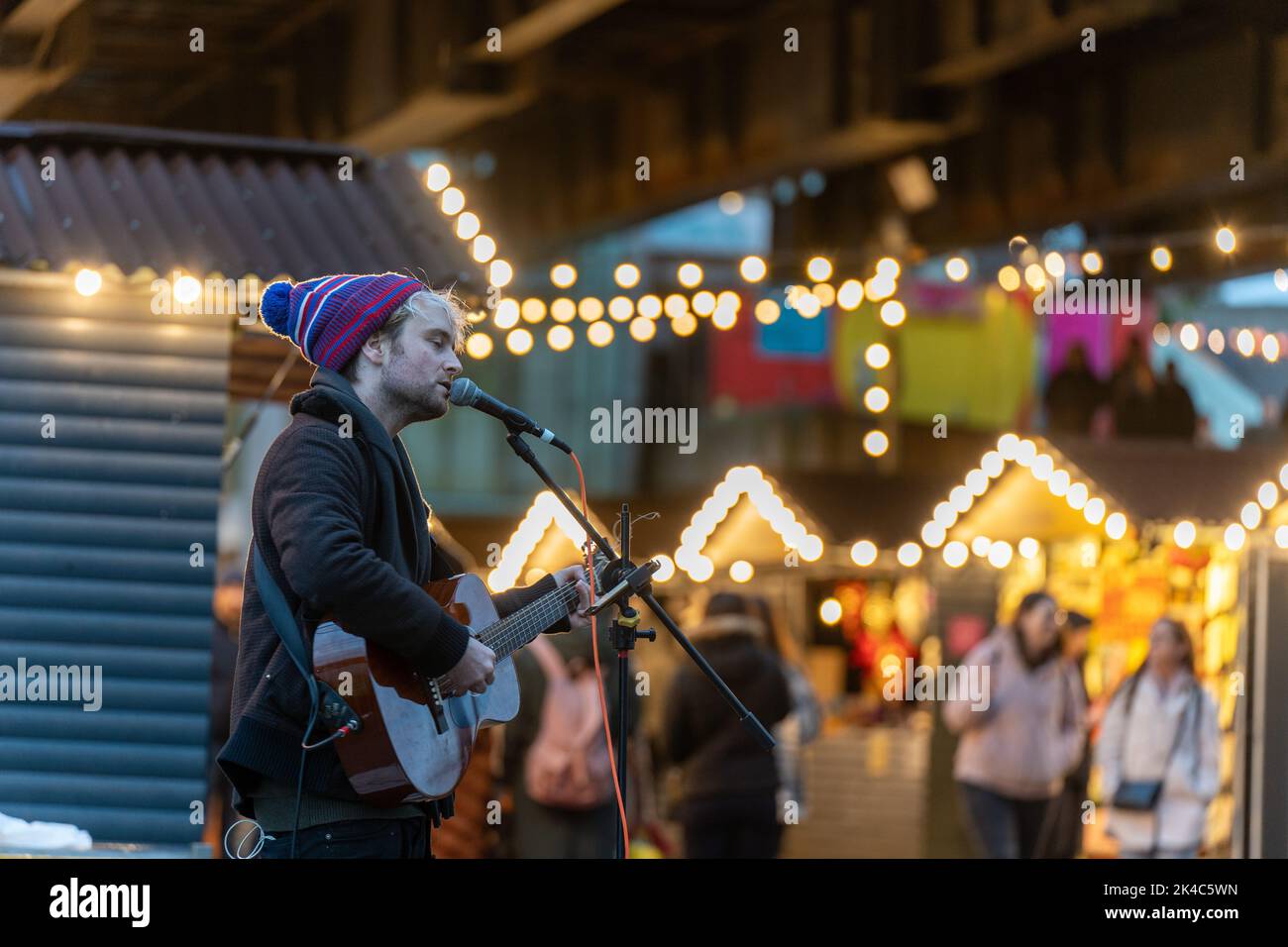 A singer on the streets of London Stock Photo - Alamy