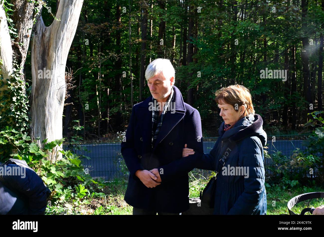 Alexander Reed und Renate Blume bei der Beisetzung des Schauspielers ...