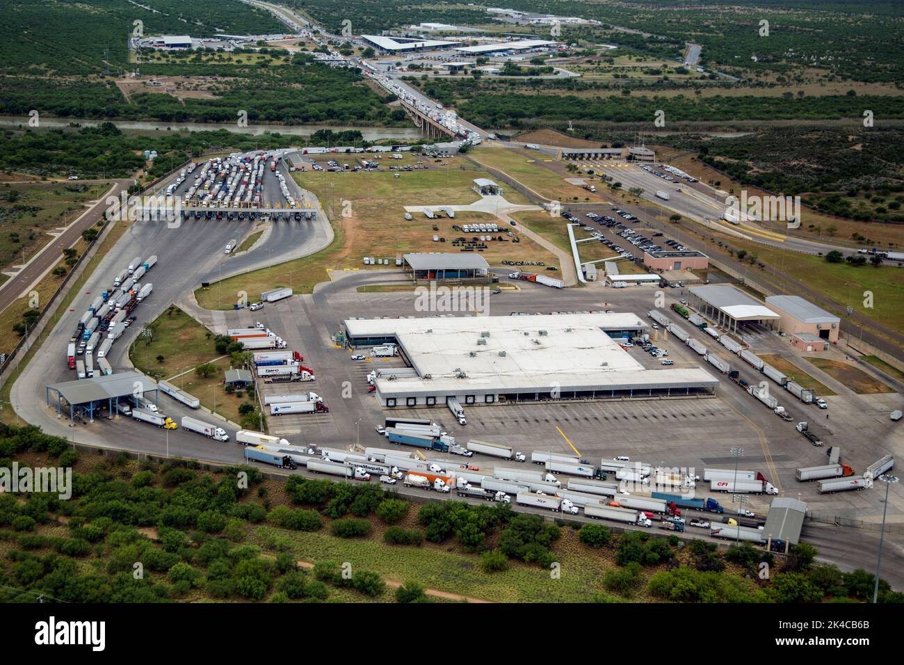 U.S Customs and Border Protection check vehicles inbound to the United ...