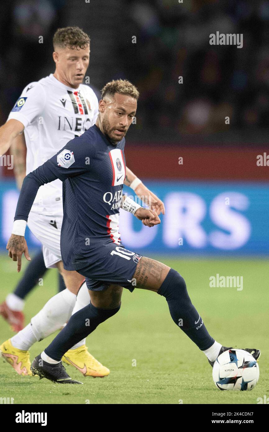 Neymar Jr of PSG in action during the Ligue 1 Uber Eats match between ...