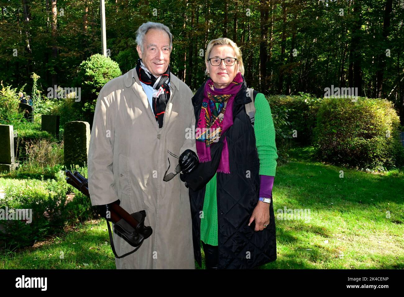 Eberhard Hoene und Gerlinde Kempendorff bei der Beisetzung des ...
