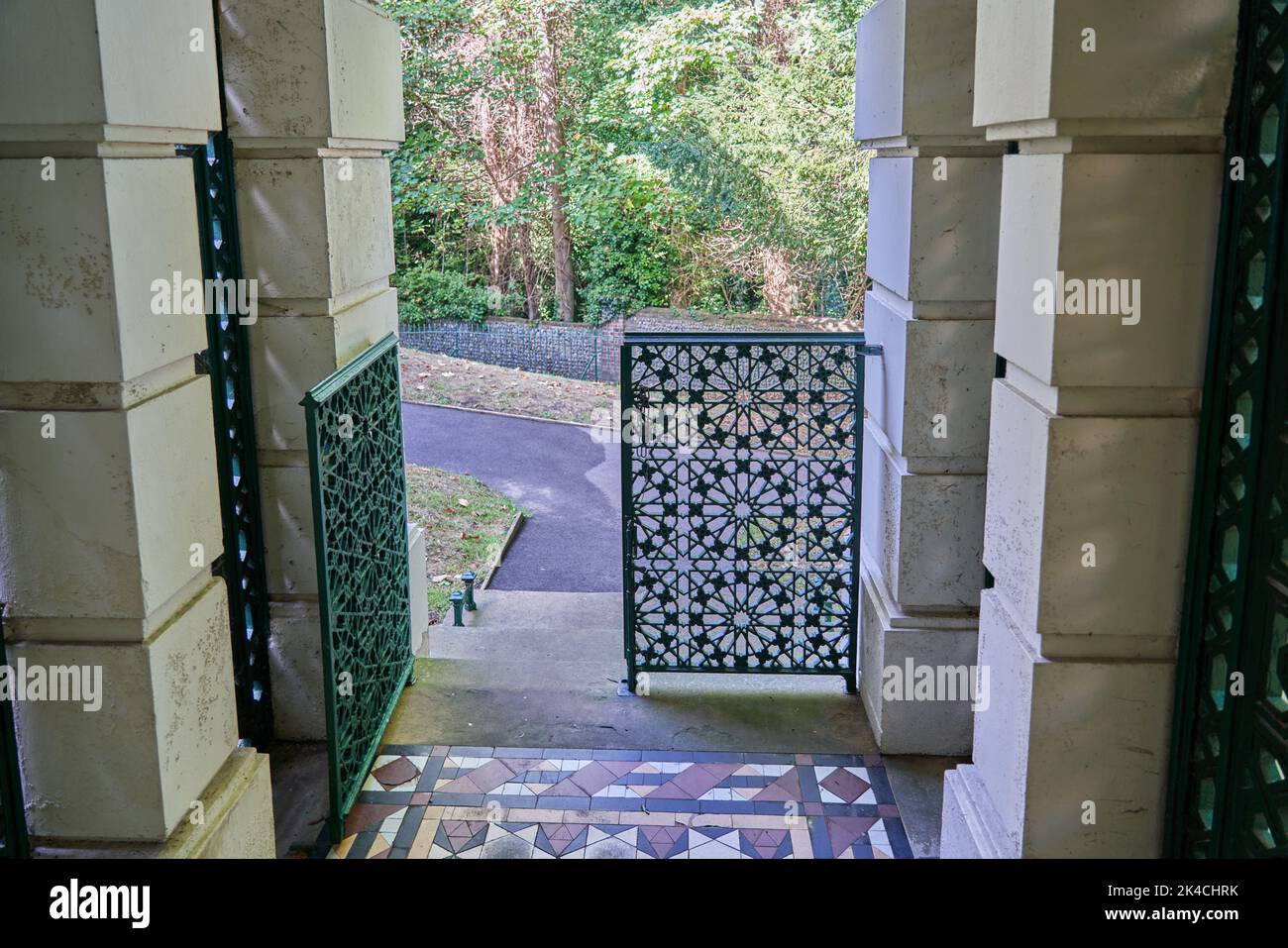 The Moorish pattern on the gate of the mausoleum at Montefiore ...