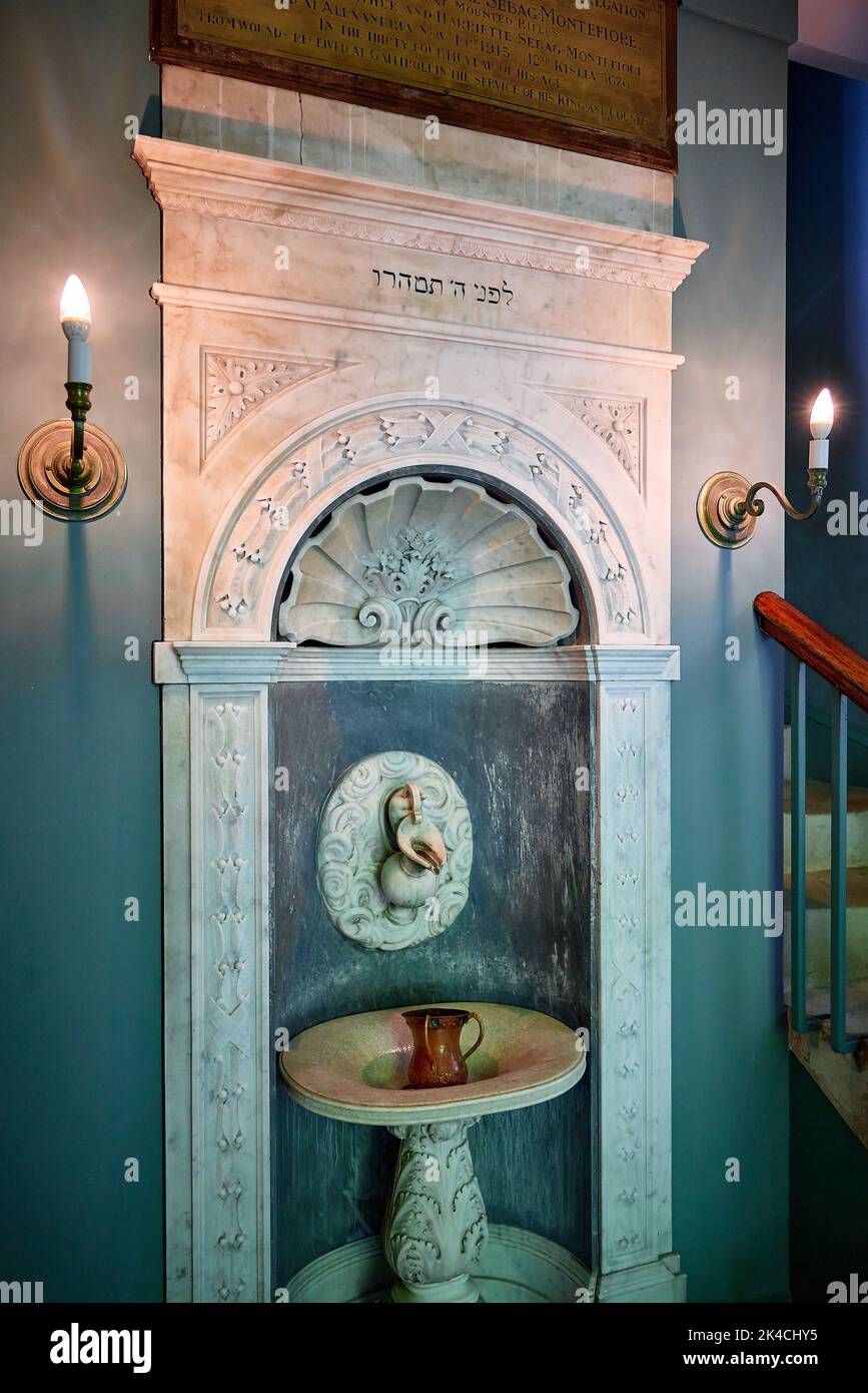 The vestibule of the Montefiore Synagogue in Ramsgate, Kent Stock Photo ...