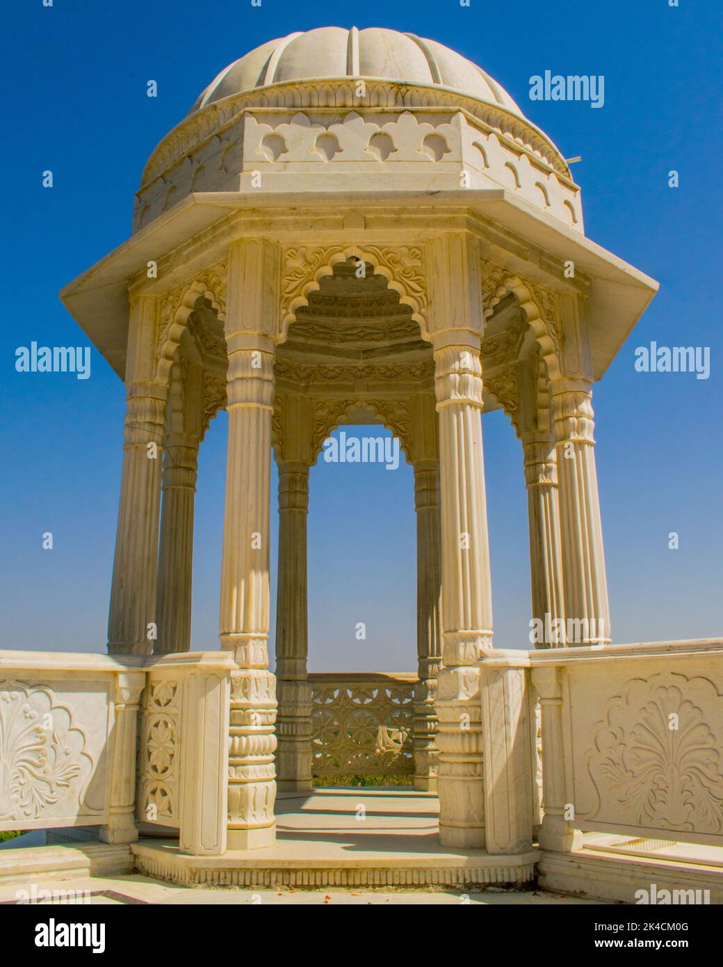 A vertical shot of a beautiful gazebo sculpture in Nathdwara, India ...