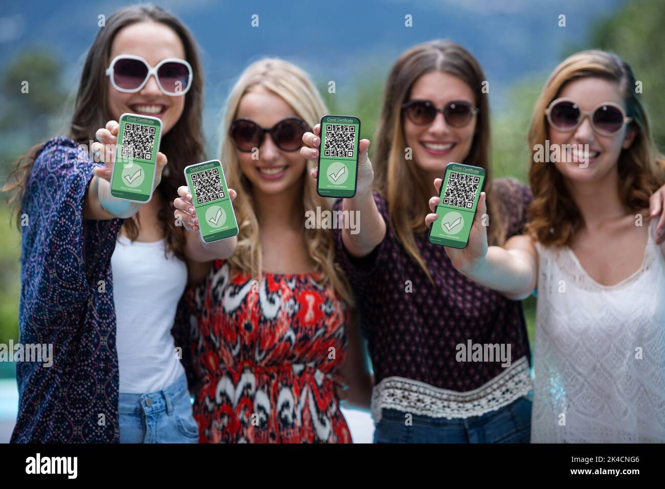 Beautiful women showing mobile hi-res stock photography and images - Alamy