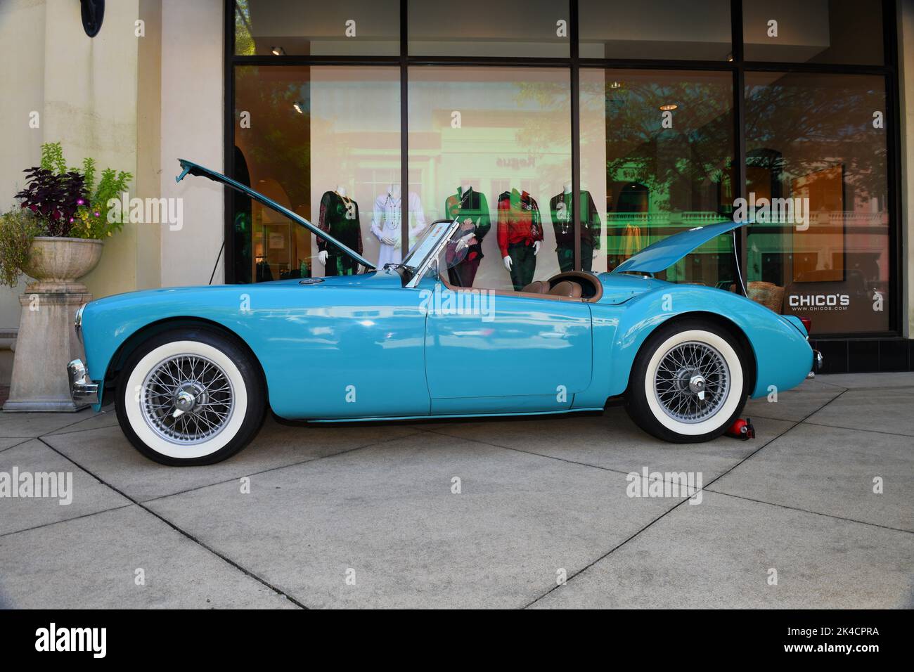 Blue mg car hi-res stock photography and images - Alamy
