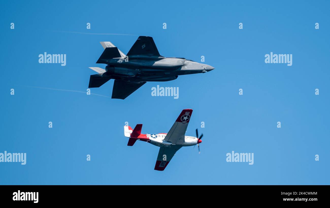 A F-35 Lightning and P-51 Mustang flying in formation over Seattle ...
