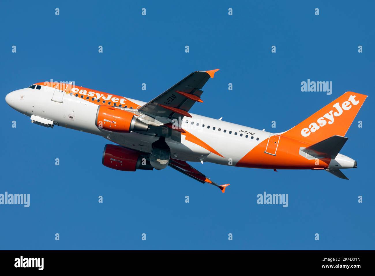 Easyjet airbus blue sky background hi-res stock photography and images ...