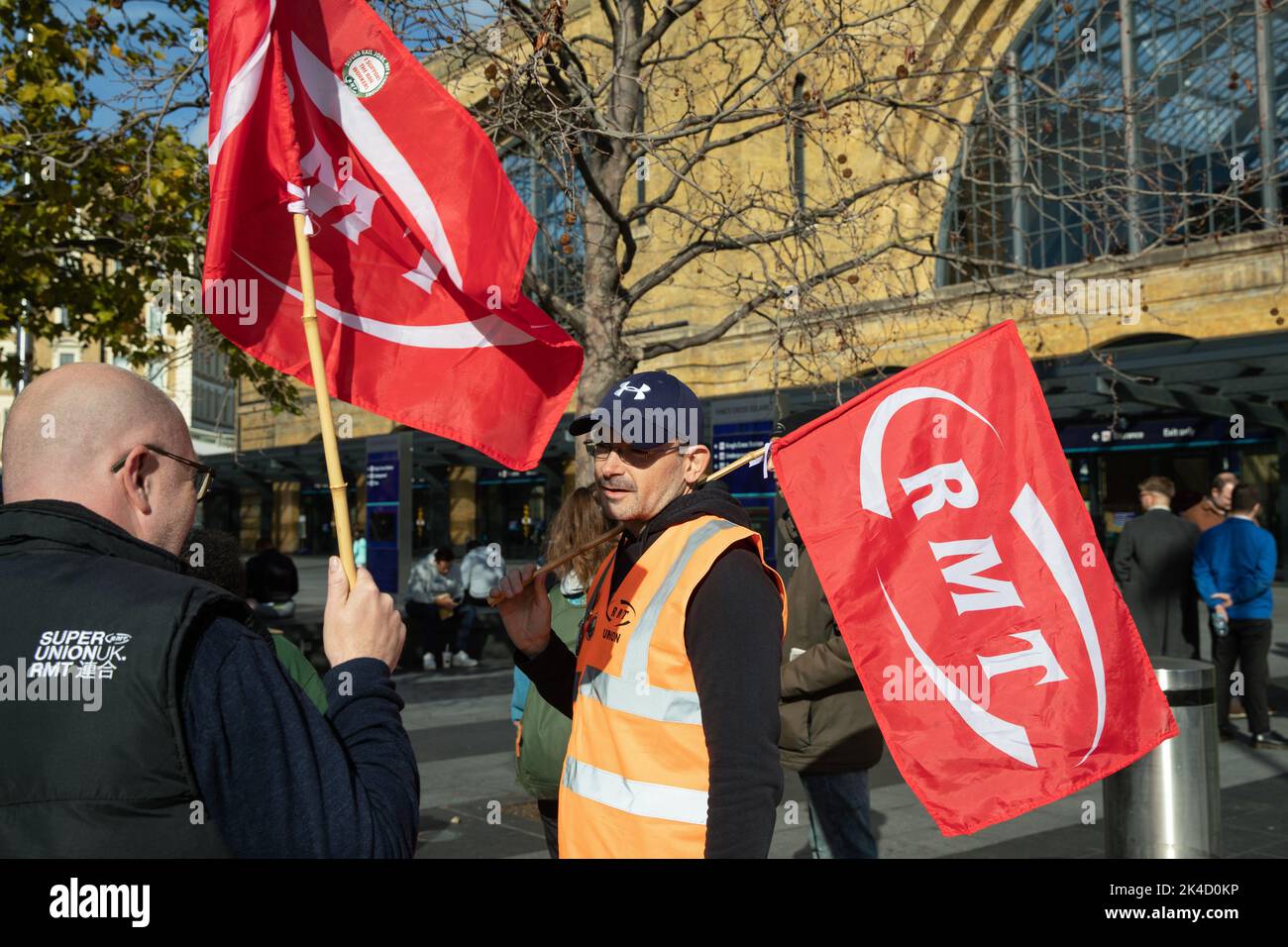 Transport strikers picket line uk hi-res stock photography and images ...