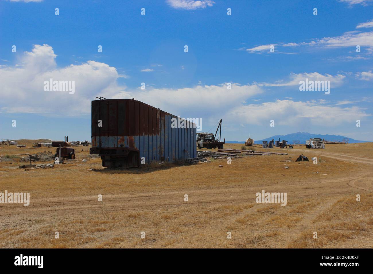 An abandoned Garage in the middle of desert of Utah under blue sky ...