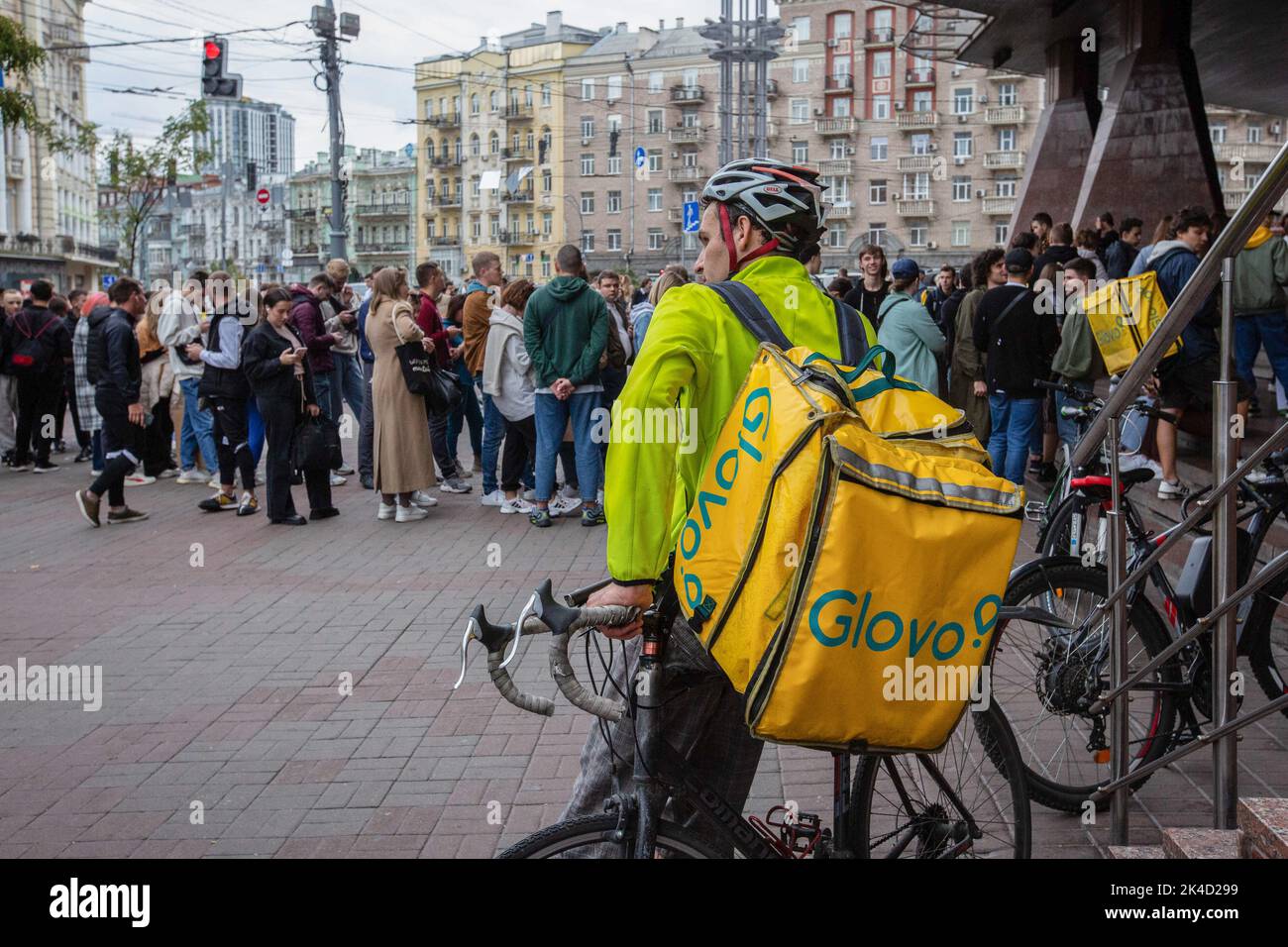 Kyiv, Ukraine. 01st Oct, 2022. Glovo food delivery courier waits to ...