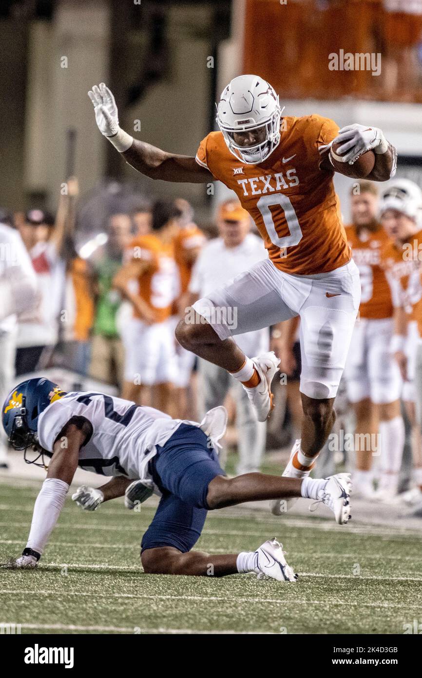 October 1, 2022. TE JaÕTavion Sanders #0 of the Texas Longhorns in ...