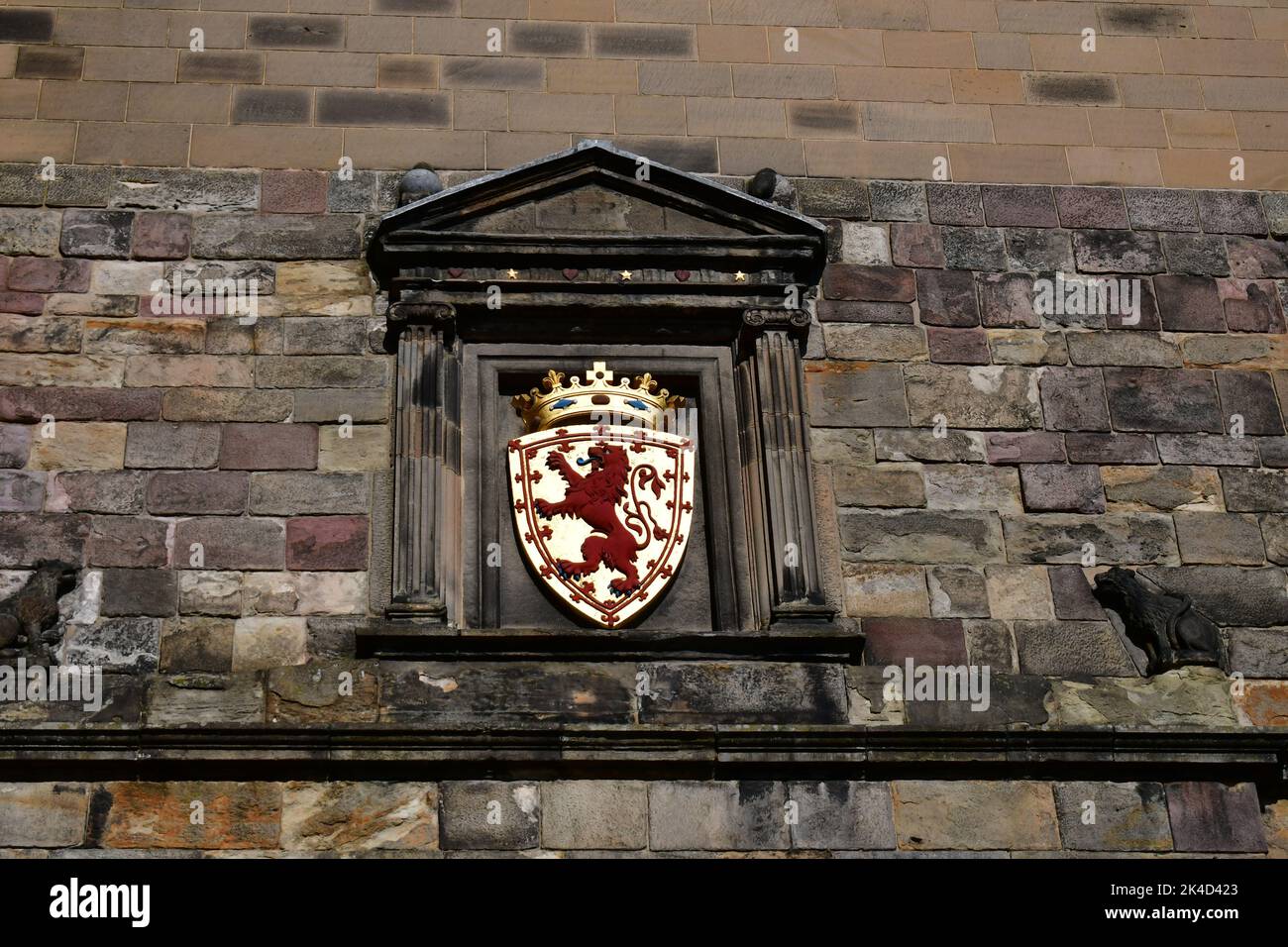Castle window crest hi-res stock photography and images - Alamy