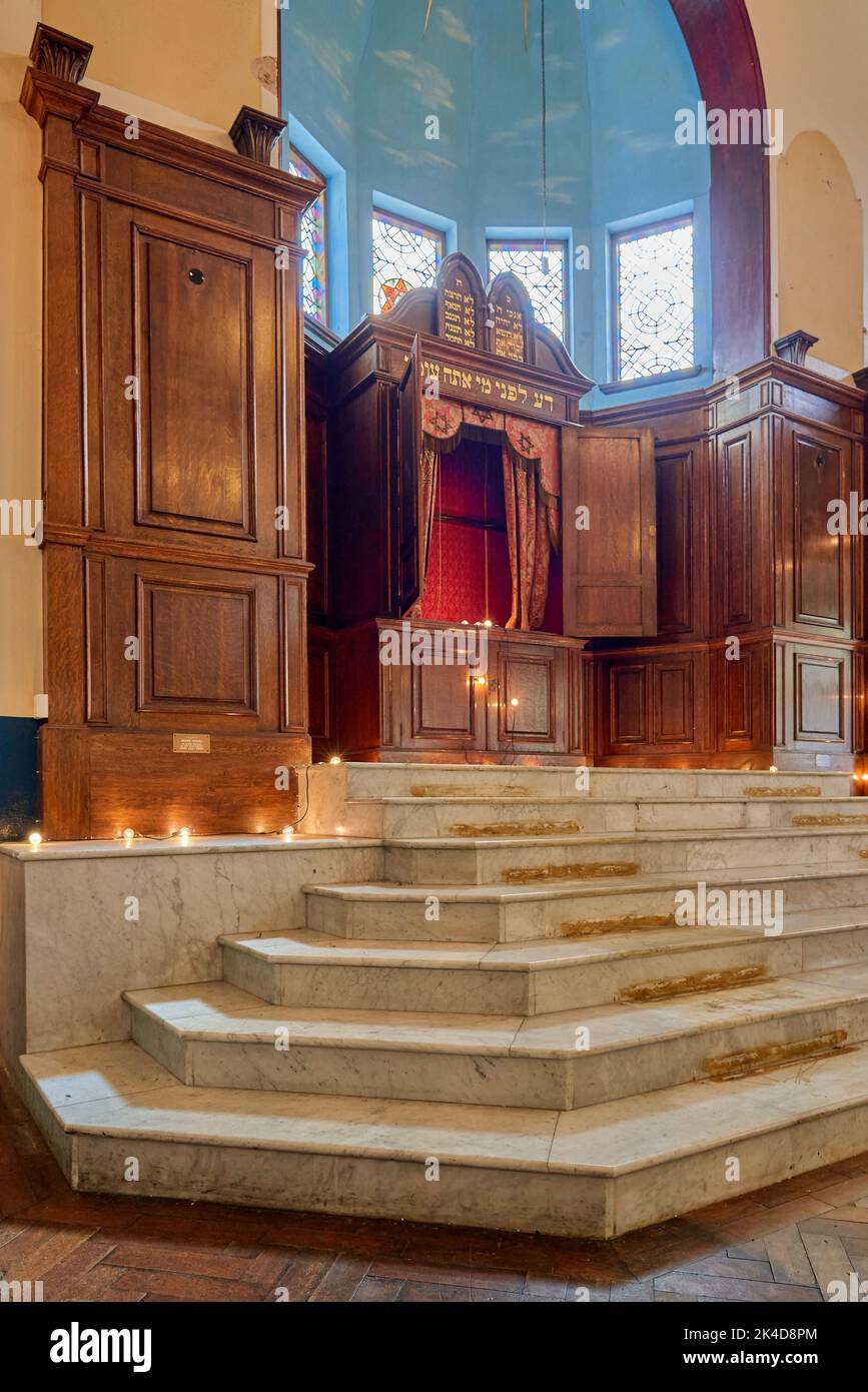 Modern synagogue building hi-res stock photography and images - Alamy