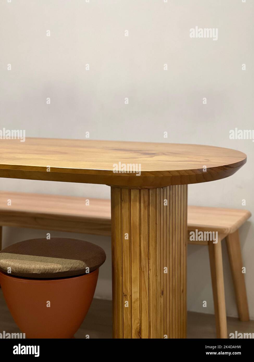 Vertical shot modern table hi-res stock photography and images - Alamy