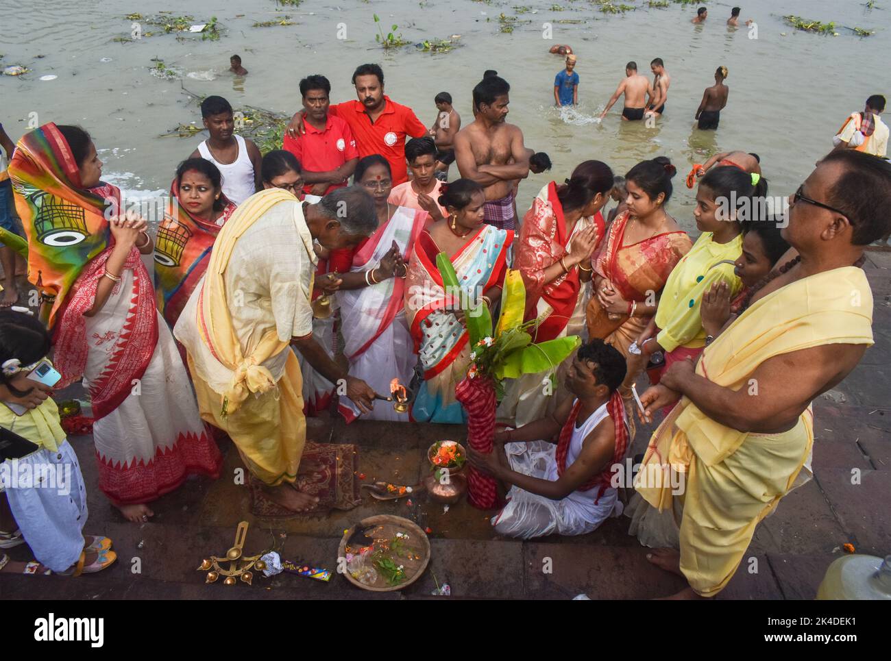 Kolkata, India. 02nd Oct, 2022. Hindu priests perform prayers in front ...