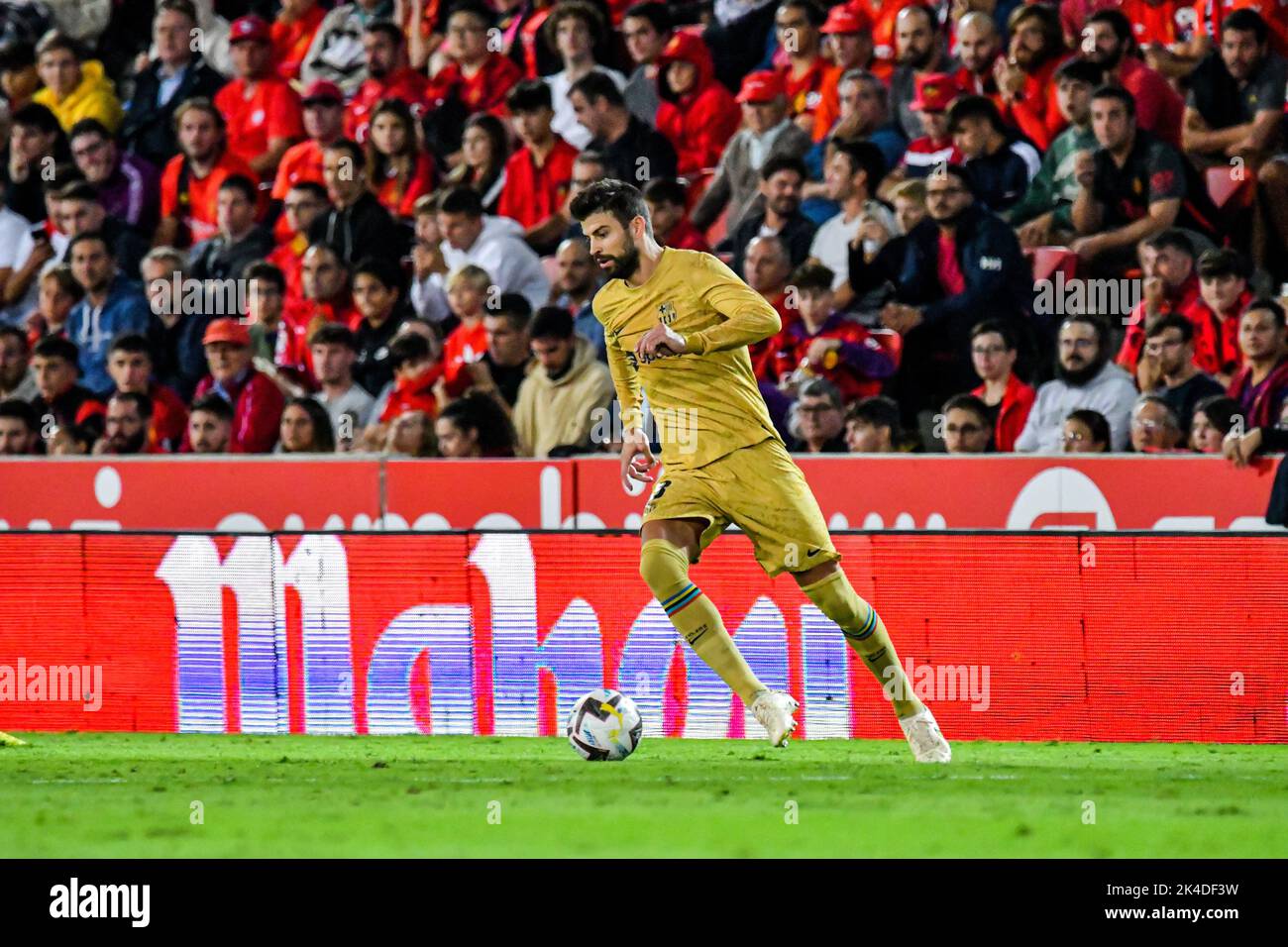 Gerard pique xavi hernandez hi-res stock photography and images - Alamy