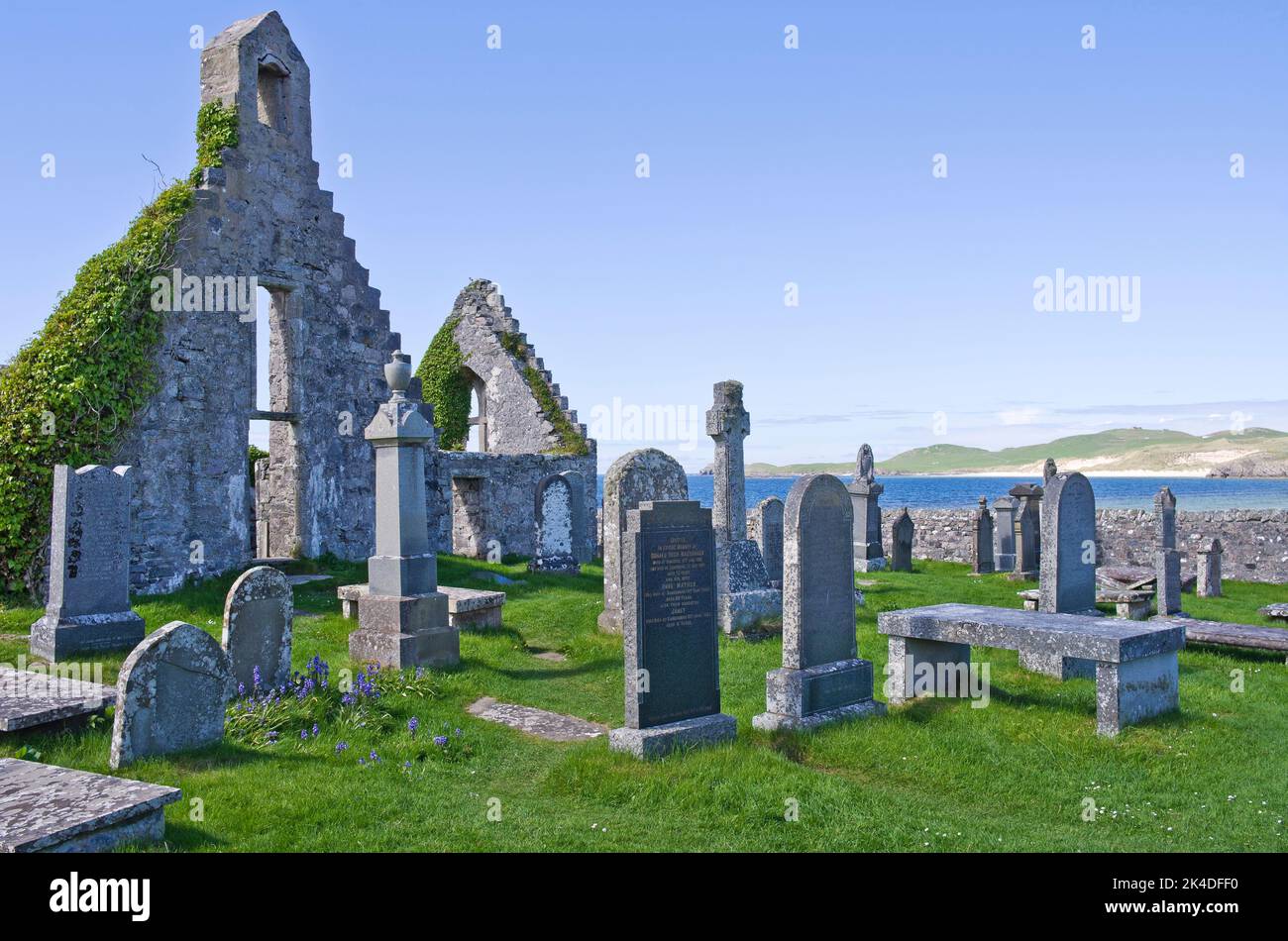 Ruins of old durness christian parish church hi-res stock photography ...