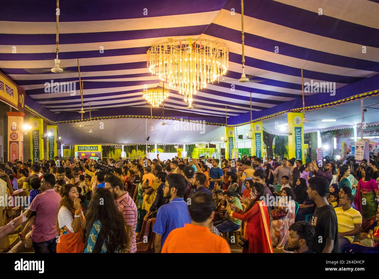 Bangladesh. 02nd Oct, 2022. Bangladeshi Hindu devotees gather at ...