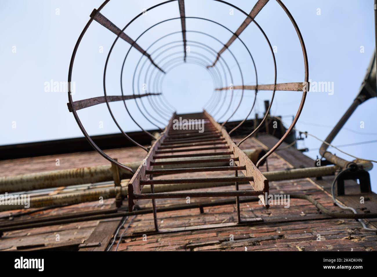 Aged modern building hi-res stock photography and images - Alamy