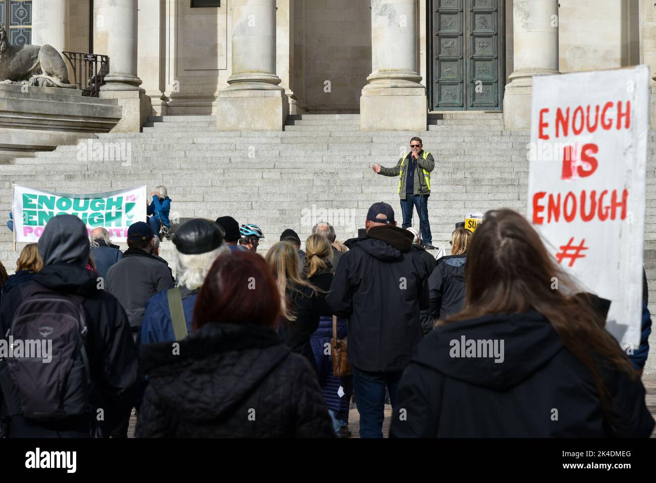 Crowd banners hi-res stock photography and images - Alamy