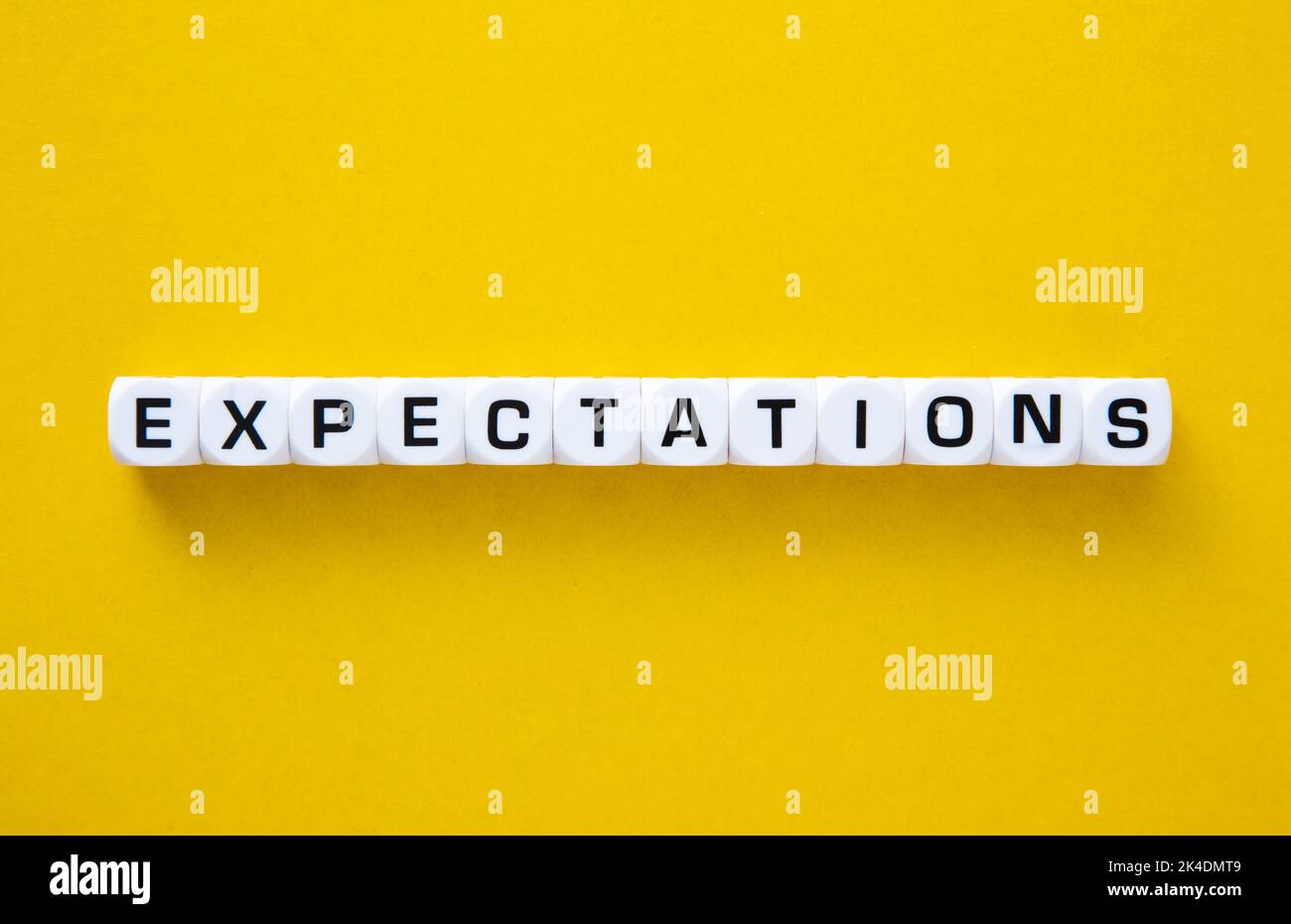 Expectations word on yellow background Stock Photo - Alamy