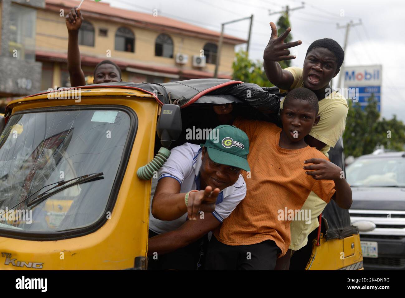Lagos nigeria crowd hi-res stock photography and images - Alamy
