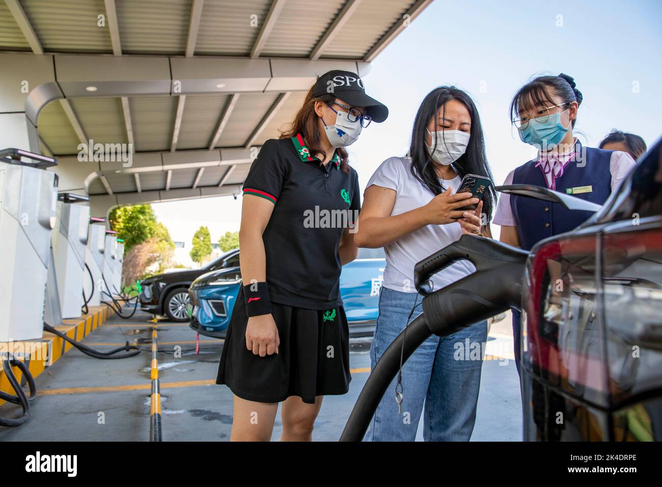 TAIZHOU, CHINA - OCTOBER 2, 2022 - A staff member assists a car owner ...
