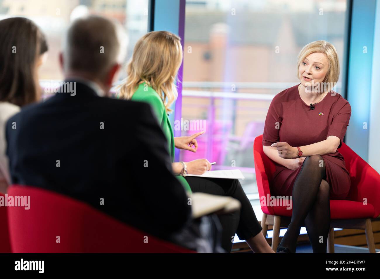 Laura Kuenssberg (centre) interviews Prime Minister Liz Truss on the ...