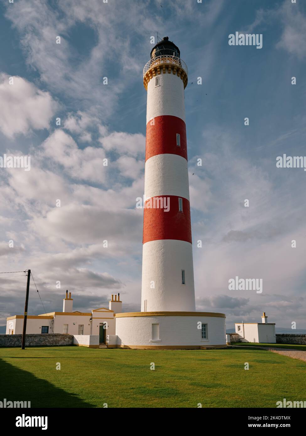 Tarbat Ness Lighthouse and lighthouse keeper cottage, Tarbat Ness, Tain ...