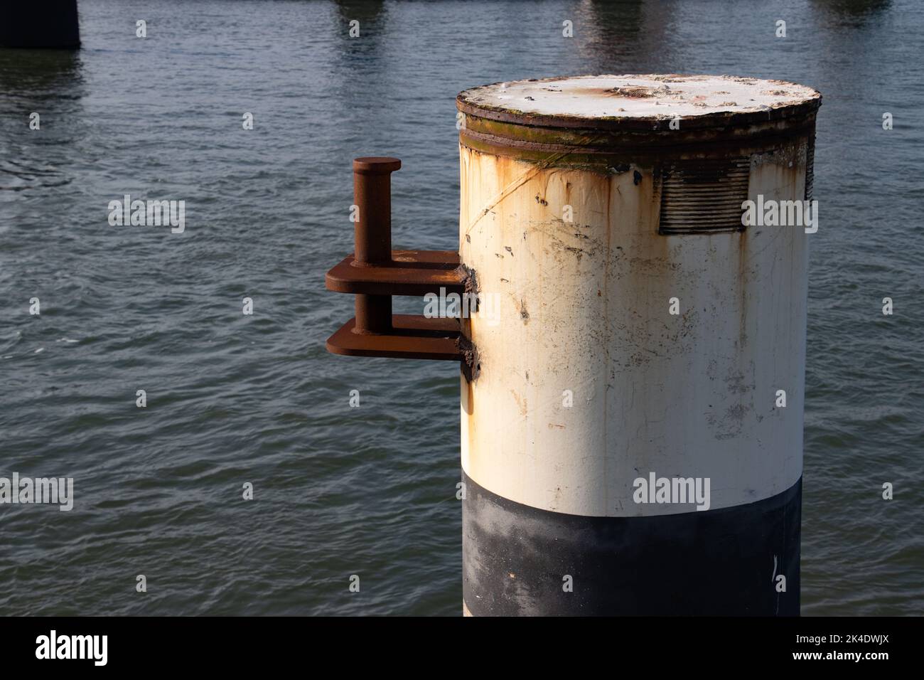 Dolphin mooring post hi-res stock photography and images - Alamy