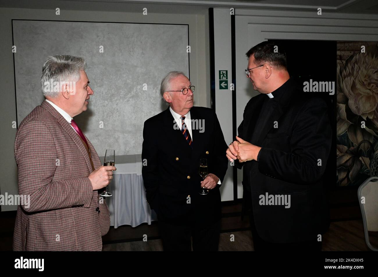 Alfred Theisen, Franz-Friedrich Prinz von Preußen und Pfarrer Roland ...