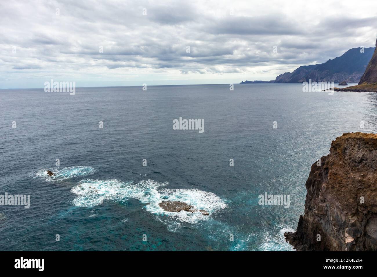 Short stop at the Miradouro do Guindaste viewpoint in the north of the ...