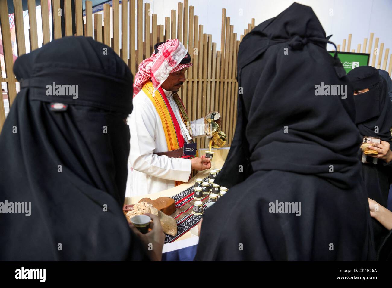 Coffee vendor in saudi hi-res stock photography and images - Alamy