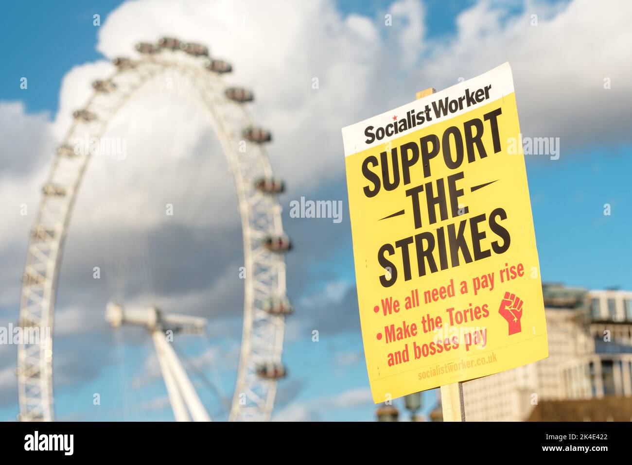 London, UK. 1 October 2022. Hundreds of Just Stop Oil and Extinction ...