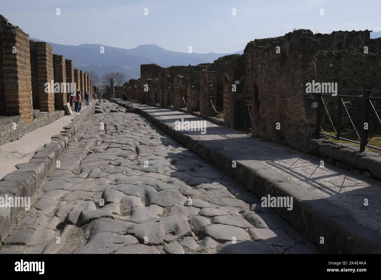 Carved tracks in a road in the Roman city of Pompeii Stock Photo - Alamy