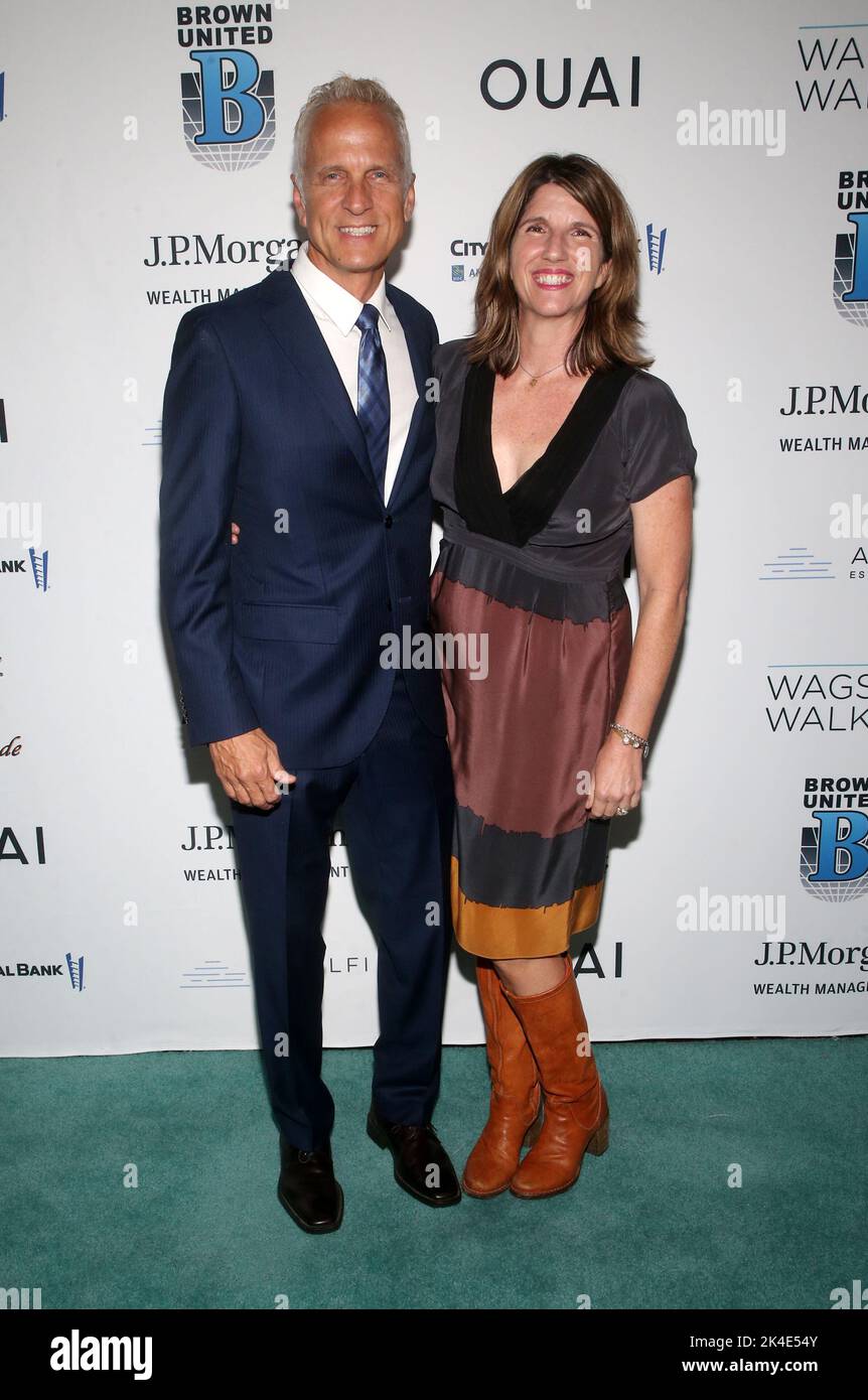 Los Angeles, California, USA. 1st Oct, 2022. Patrick Fabian, Mandy Fabian. Wags And Walks 11th ...