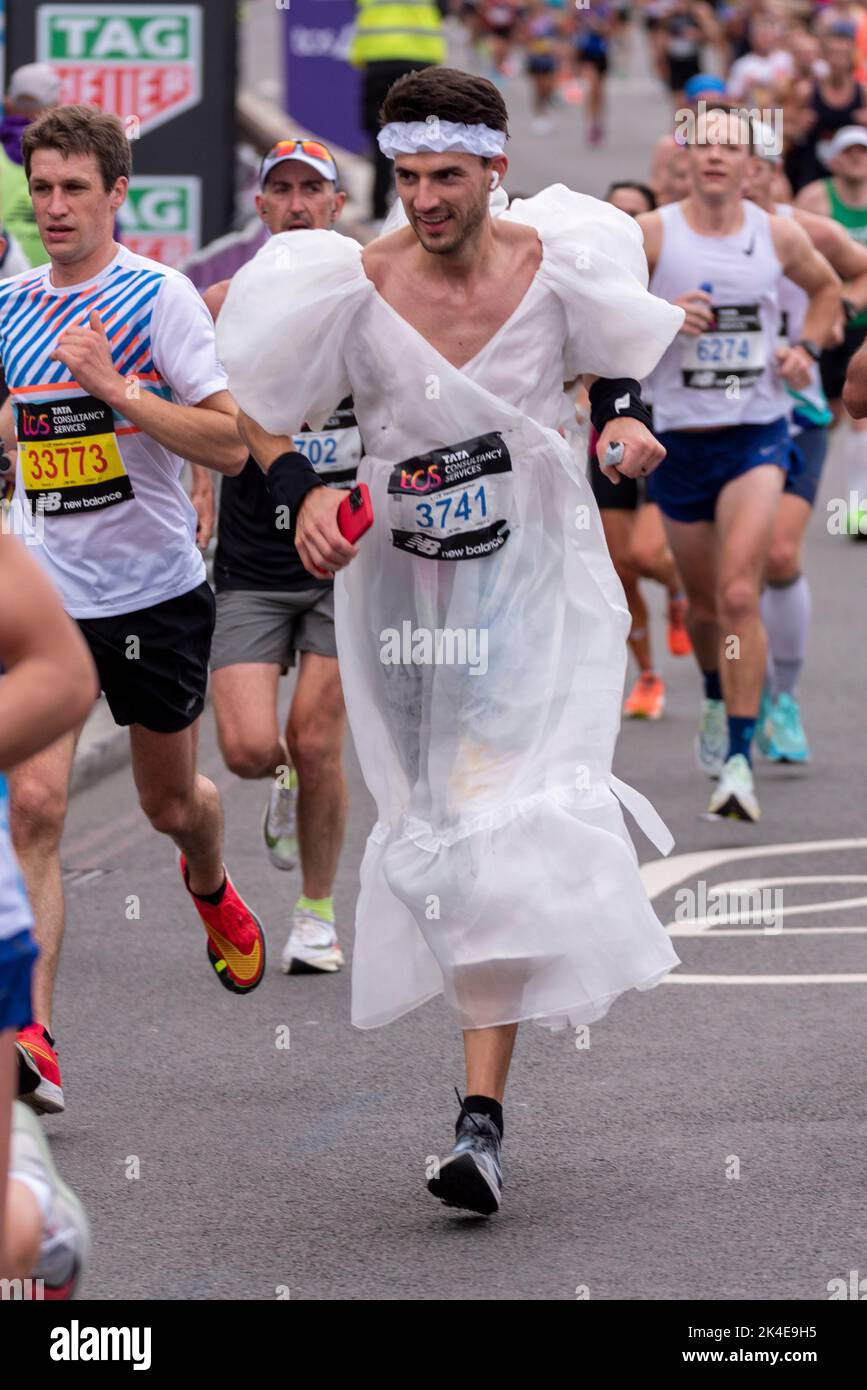 Tower Hill, London, UK. 2nd Oct, 2022. Around 50,000 people are taking ...