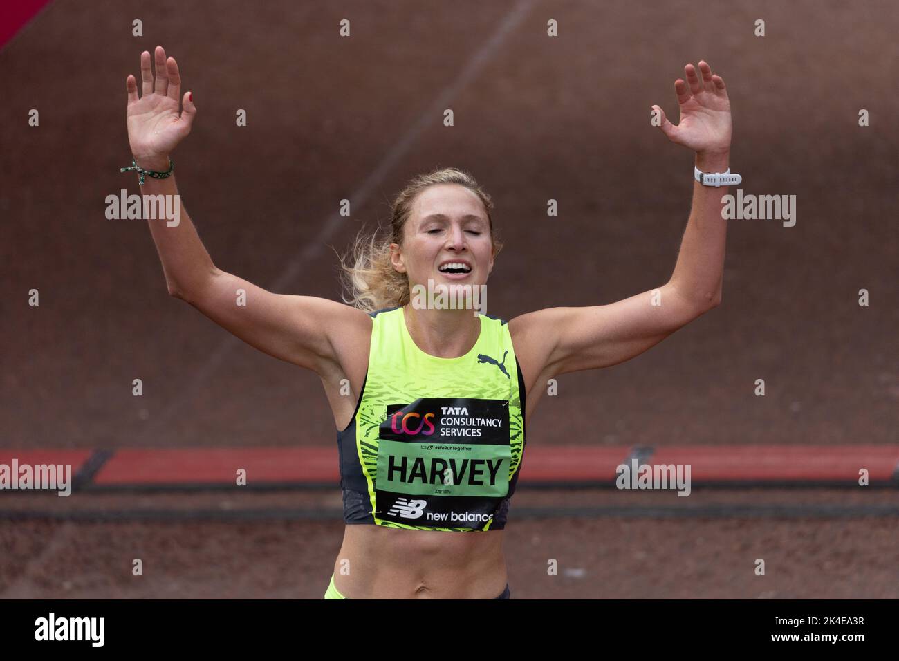 London marathon 2022 finish hi-res stock photography and images - Alamy