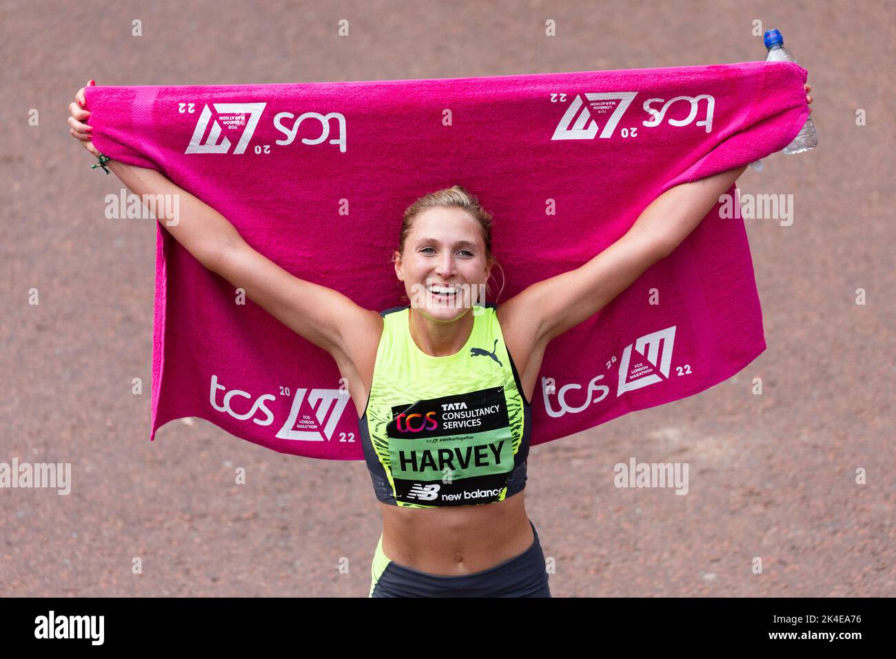 London marathon 2022 finish hi-res stock photography and images - Alamy