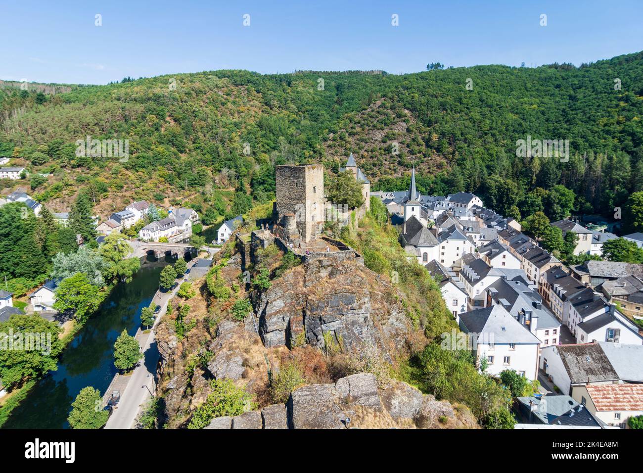 Esch-sur-Sûre (Esch-Sauer): Esch-sur-Sure Castle, old town, Sauer (Sure ...