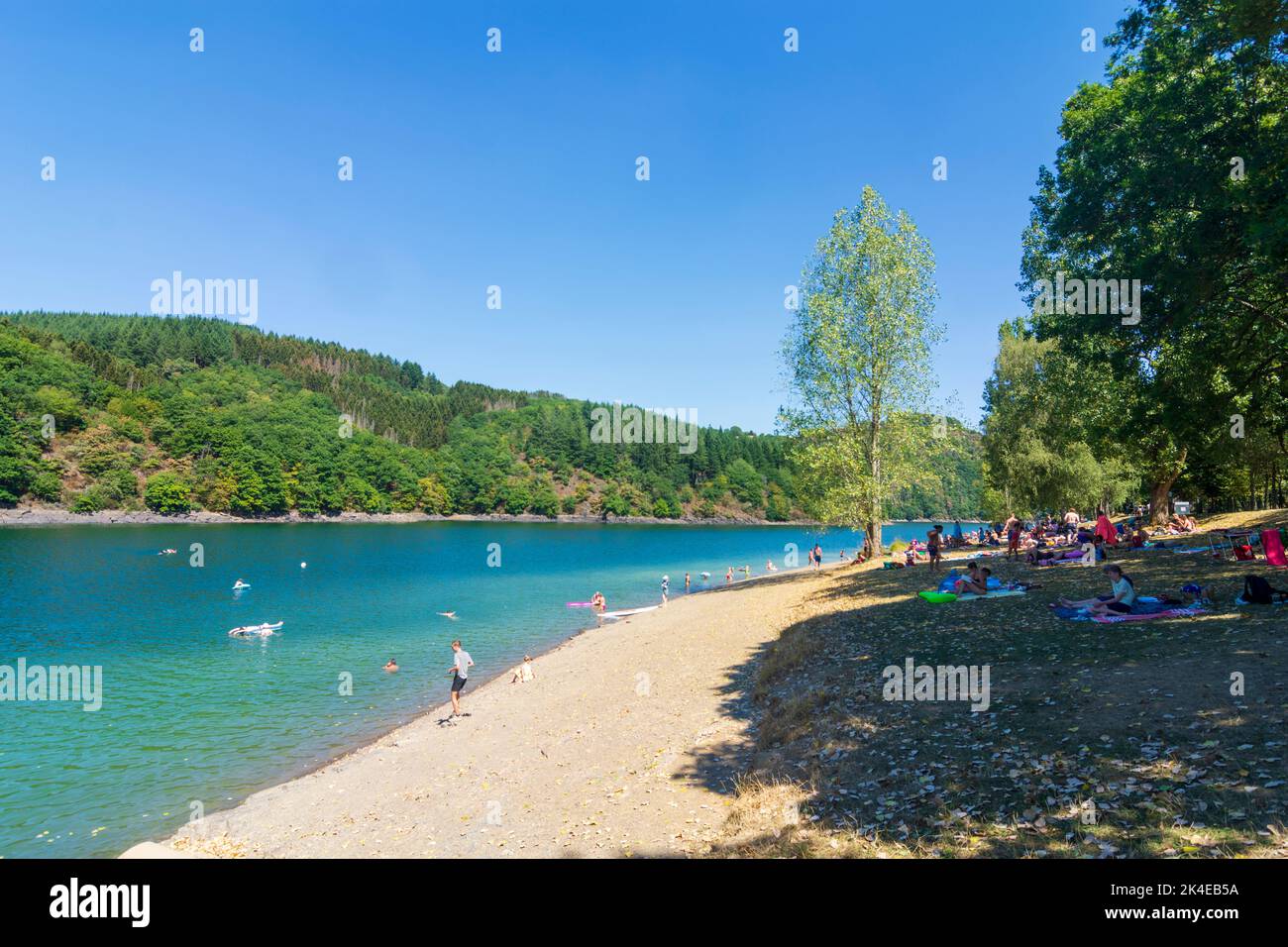 Esch-sur-Sûre (Esch-Sauer): beach at reservoir Upper Sure Lake (Lac de ...