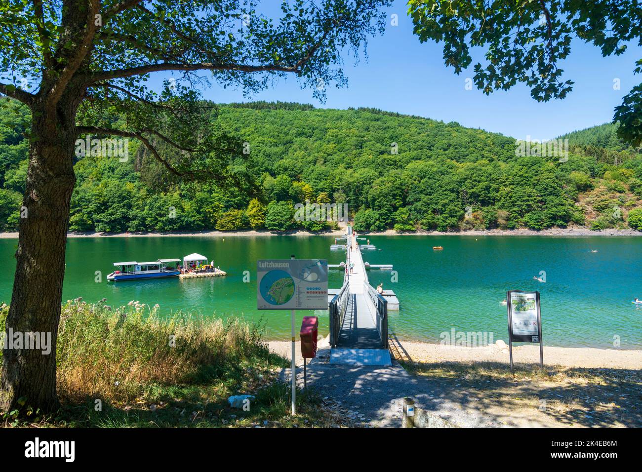 Esch-sur-Sûre (Esch-Sauer): beach at reservoir Upper Sure Lake (Lac de ...